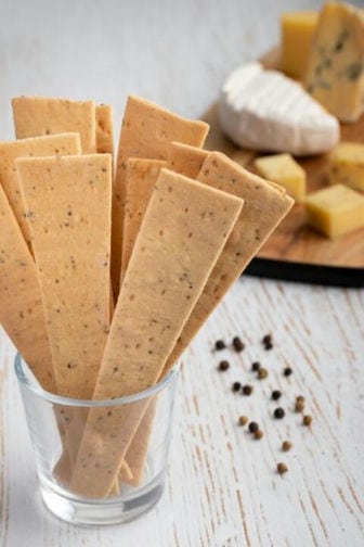 Artisan Crackers Lemon Myrtle & Pepper 5 x 100g - Tucker's Natural ...